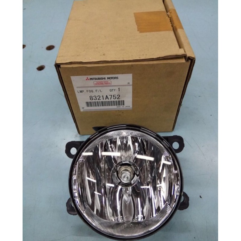 Jual Lampu kabut XPander 100% original Genuine Part. *Harga satuan ...