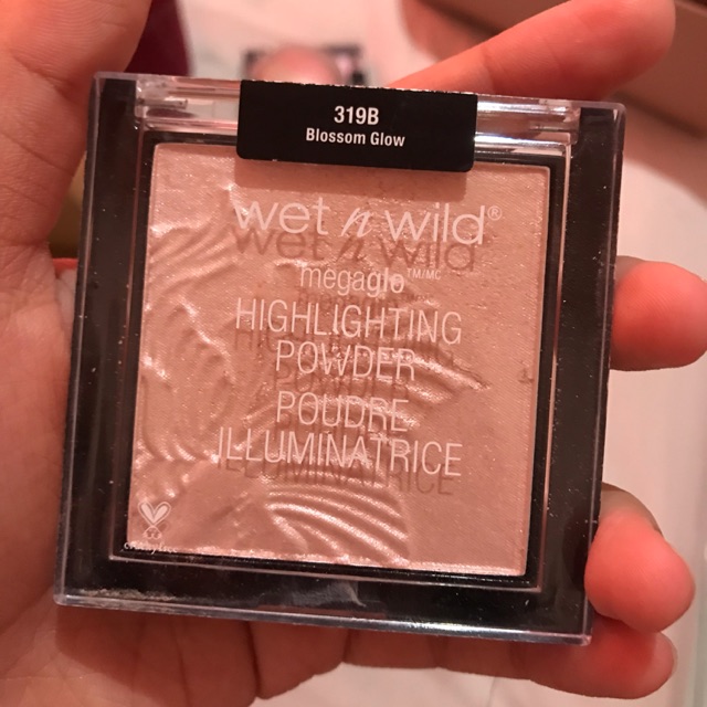 Jual Wet n Wild Highlighter Powder (Blossom Glow) | Shopee Indonesia