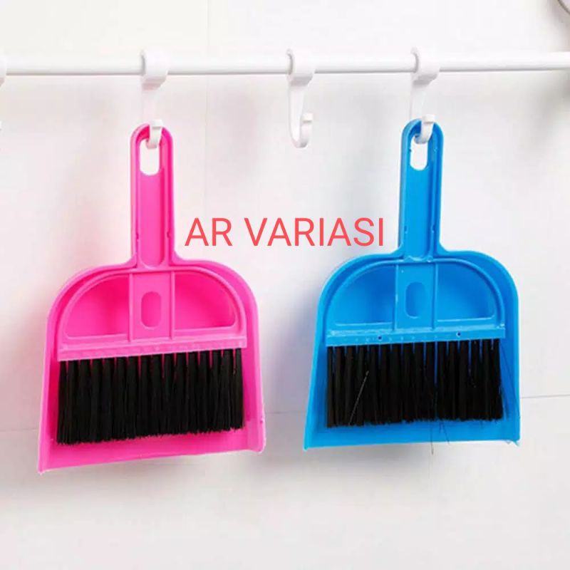 Jual SAPU DAN PENGKI MINI /MINI DUSTPAN SET SERBAGUNA | Shopee Indonesia