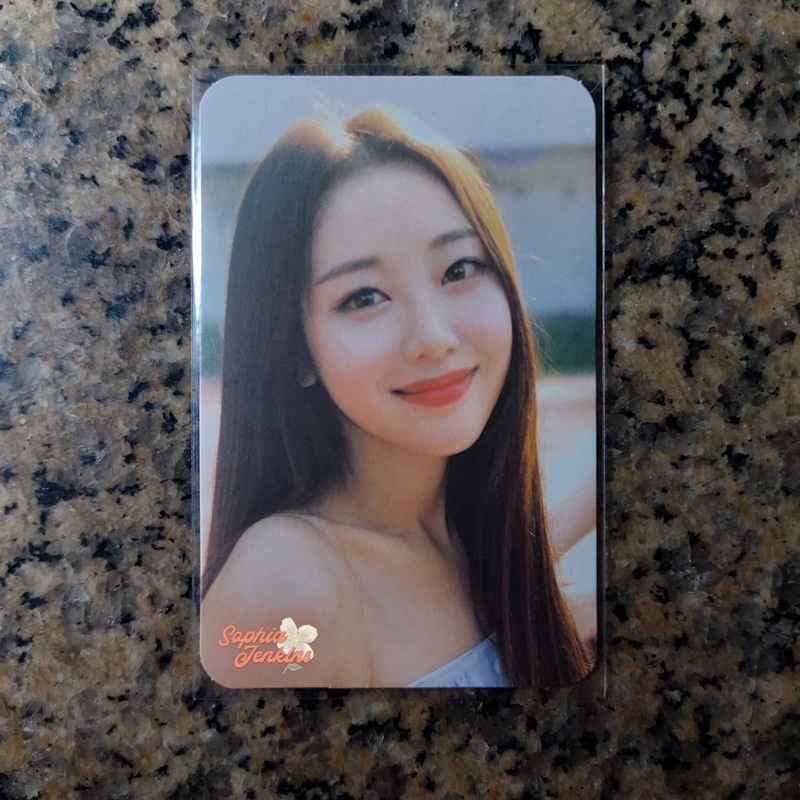 Jual PC LOONA yves ++ b reprint | Shopee Indonesia