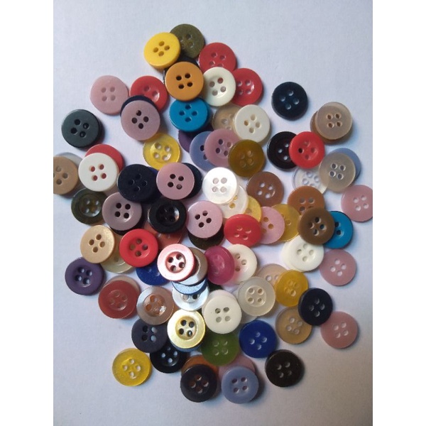 Jual Kancing Baju Gepeng Warna Campur lubang 4. Ukuran 11 mm 100pcs ...