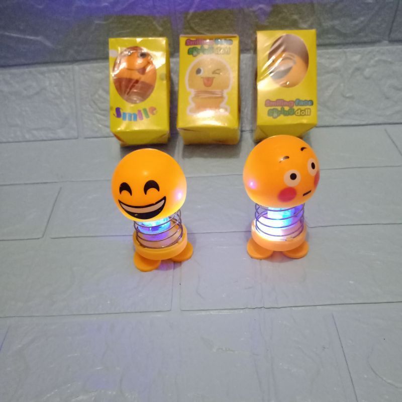 Jual LYSASHOP - MAINAN ANAK BONEKA GOYANG KEPALA EMOJI SPRING DOLL LED ...