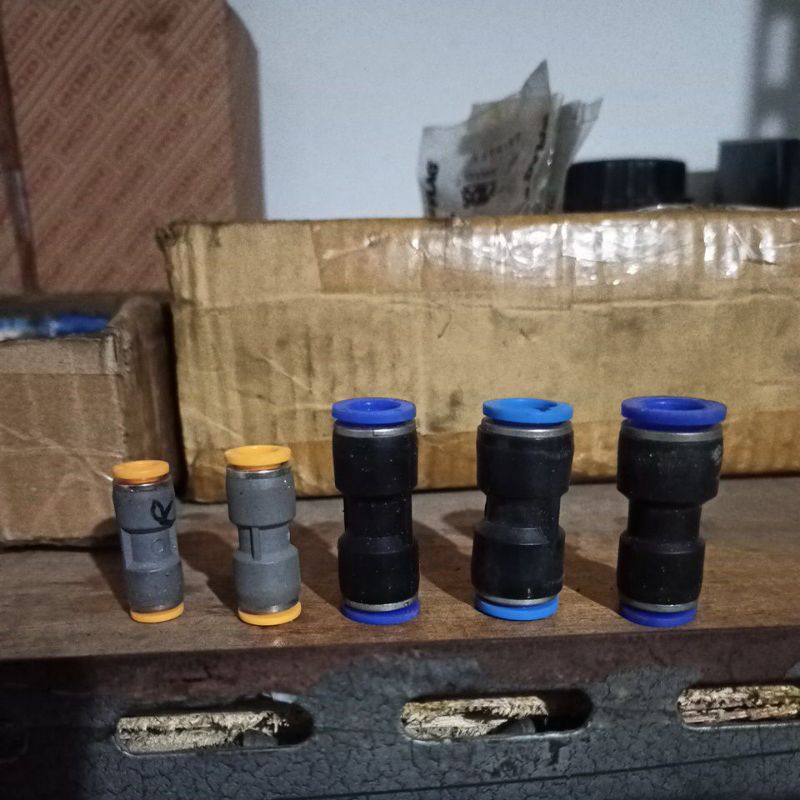 Jual NEPEL angin/sambungan selang PU/SAMBUNGAN ANGIN HINO 500 | Shopee ...