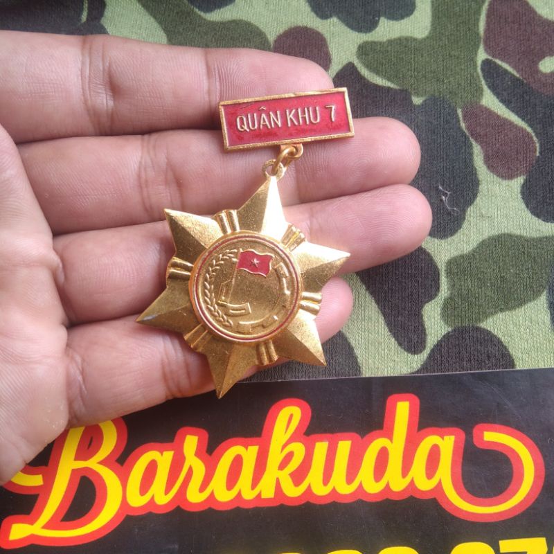 Jual Pin Tentara Vietnam Jadul Politbiro Tentara Rakyat Vietnam Quân ...