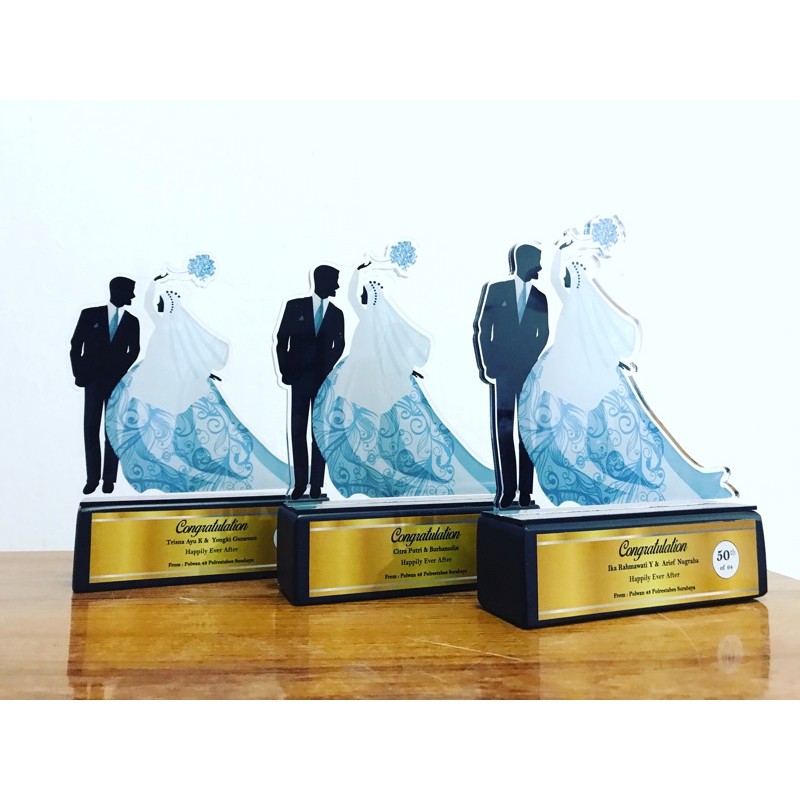 Jual Trophy Wedding - Piala Wedding ( dudukan kayu ) | Shopee Indonesia