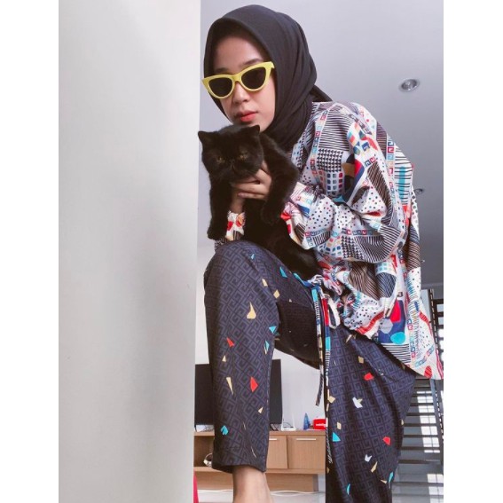 Jual Terarria oversized ropped top & Sigma pegged Pants by Giok Scarf ...