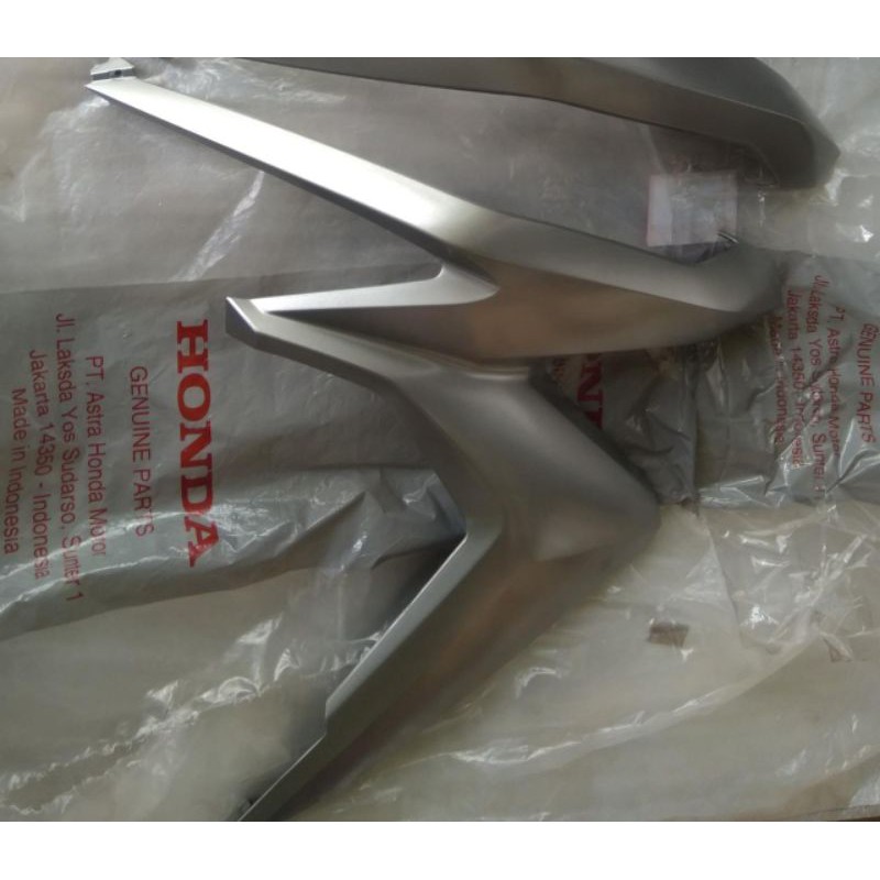 Jual sayap kiri vario 150 new k59 2018 -2021 silver dof | Shopee Indonesia