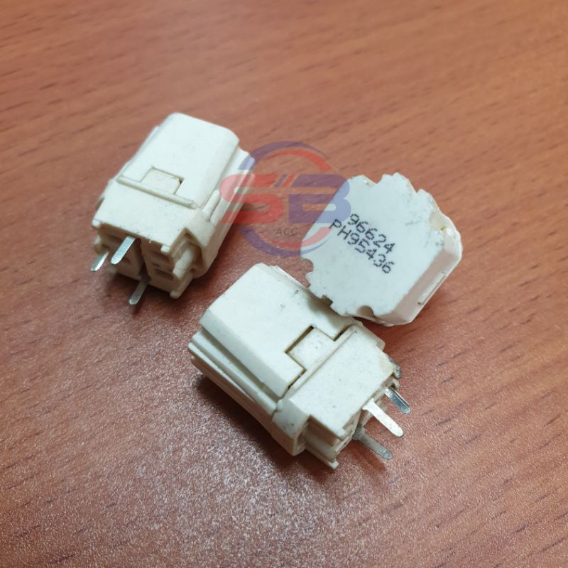 Jual RELAY PTC 3 KAKI / 3P / 3 PIN PUTIH | Shopee Indonesia