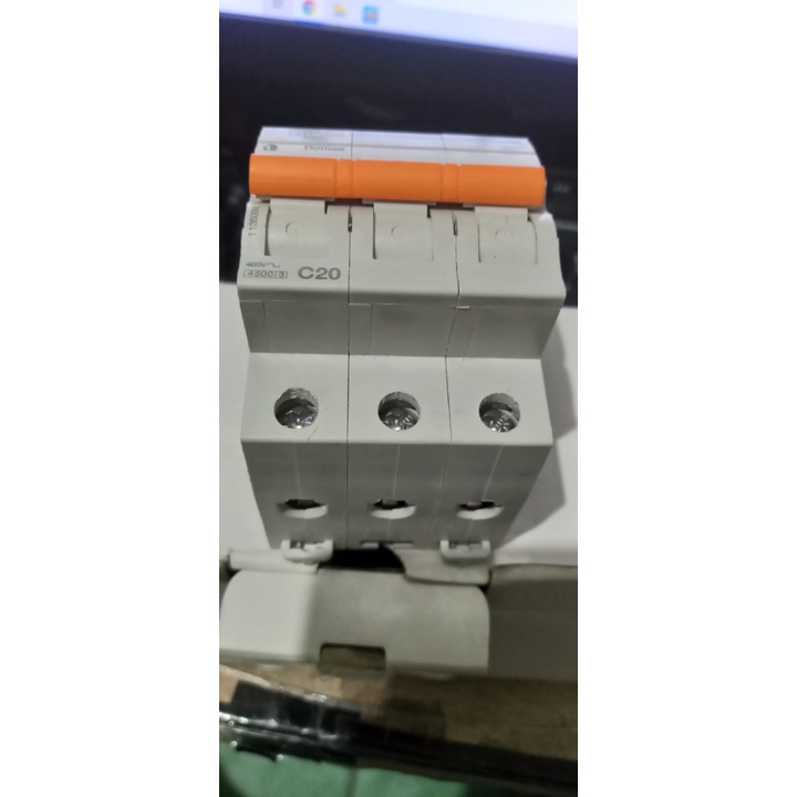 Jual MCB SCHNEIDER 20A 3 PHASE 3PHASE 3POLE 3 POLE DOMAE | Shopee Indonesia