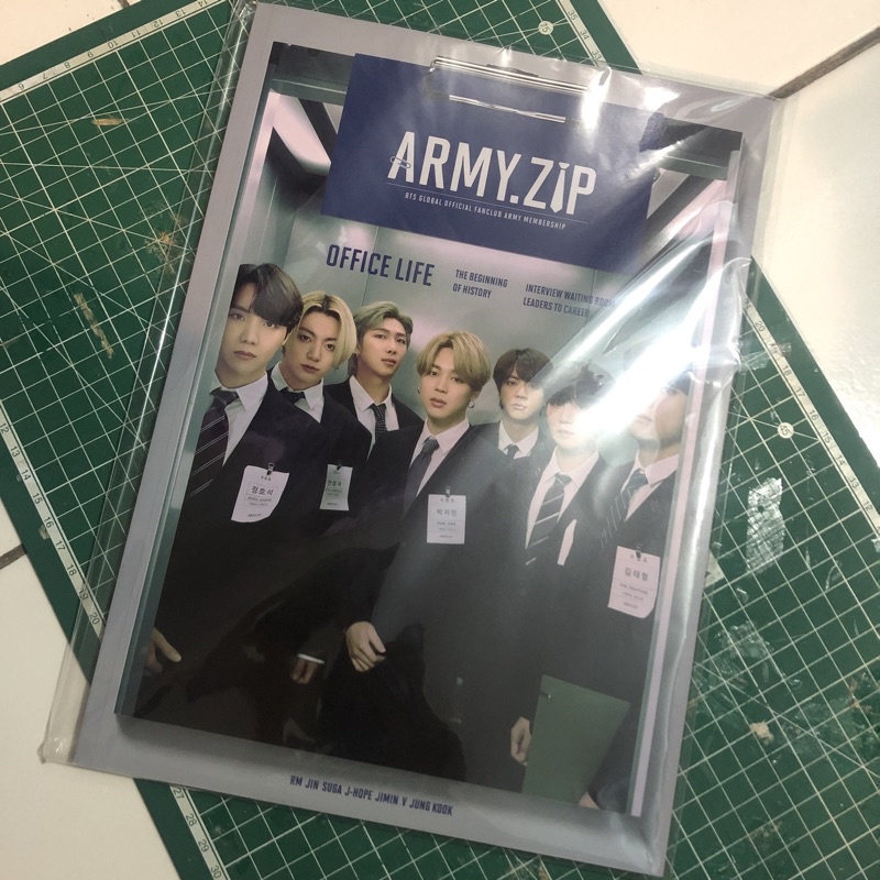 Jual ARMY ZIP 8th (photobook army membership kit) | Shopee Indonesia