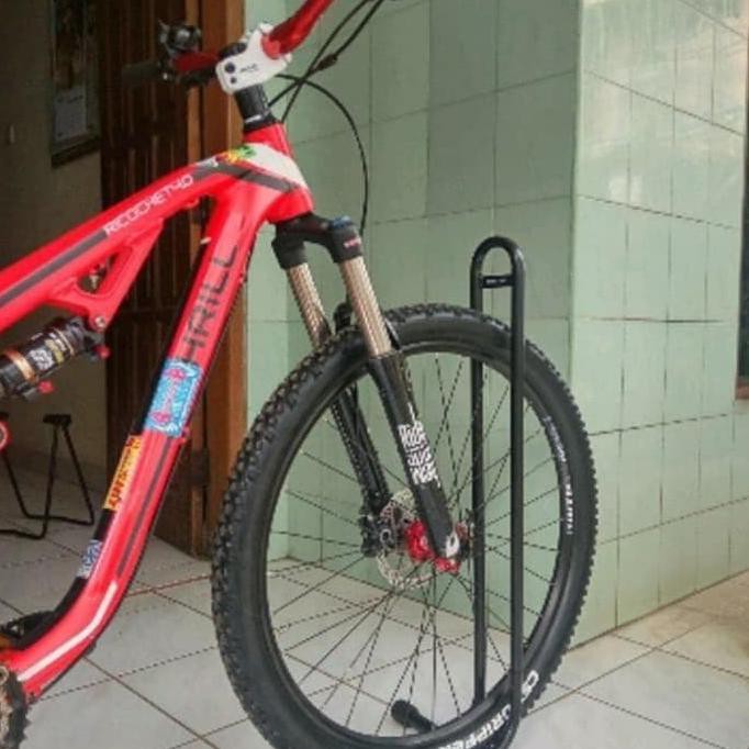 Jual STANDAR PARKIR SEPEDA/PADDOCKDISPLAY STAND/JANGKANG PARKIR MERK ...