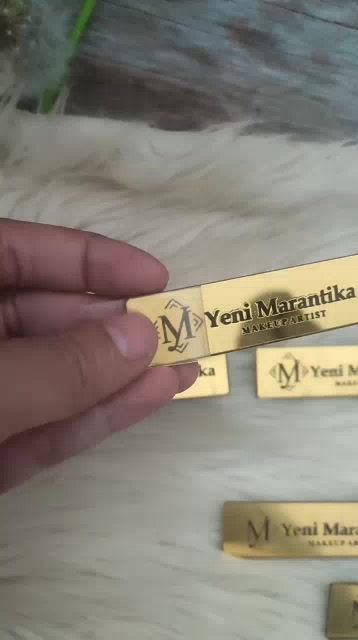 Jual NAME TAG AKRILIK|PAPAN NAMA CUSTOM | NAMETAG PENITI / NAMETAG ...