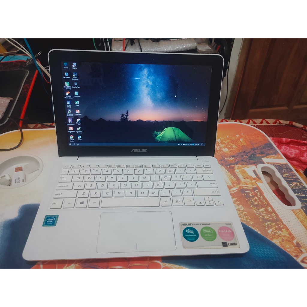Jual LAPTOP ASUS E202S SUDAH PAKAI SSD 260 GB NGEBUT NO LEMOT FULL ORI ...