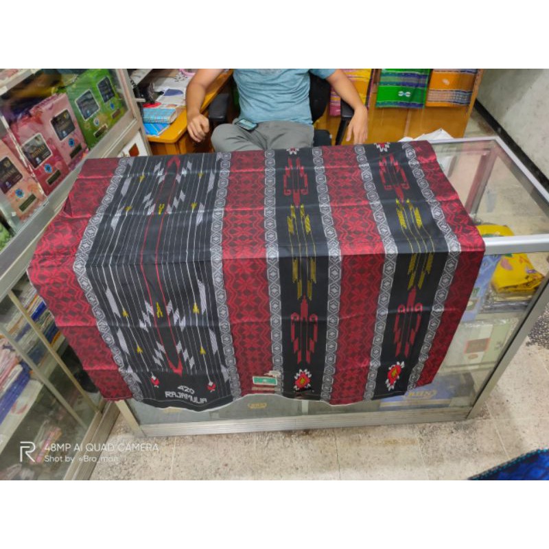 Jual Sarung Tenun Sutra Raja Mulia 420 exclusiv stara tamer lamiri bhs ...