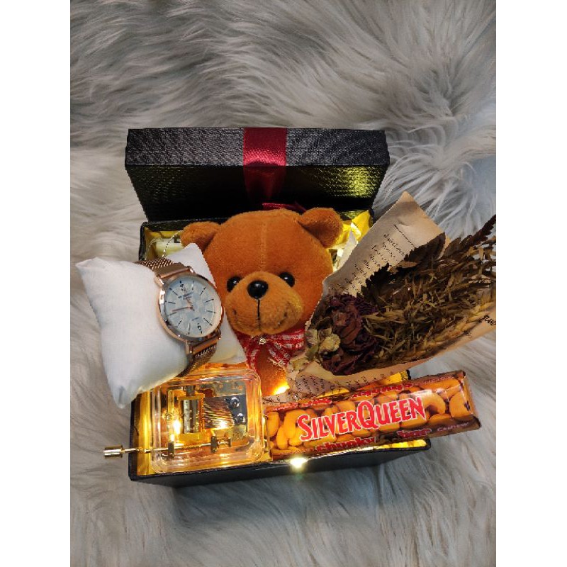 Jual hamper surprised box jam kotak musik | Shopee Indonesia