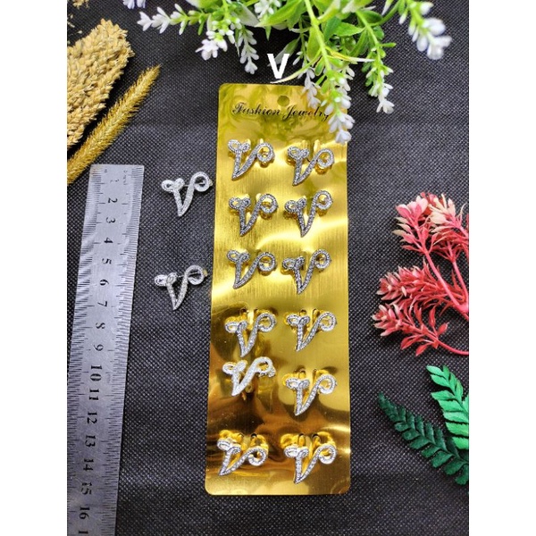 Jual Bros inisial nama / Bros huruf / Bros dagu huruf isi 12pcs ...
