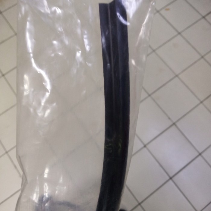 Jual karet list kaca depan bagian atas pajero sport strada triton ...