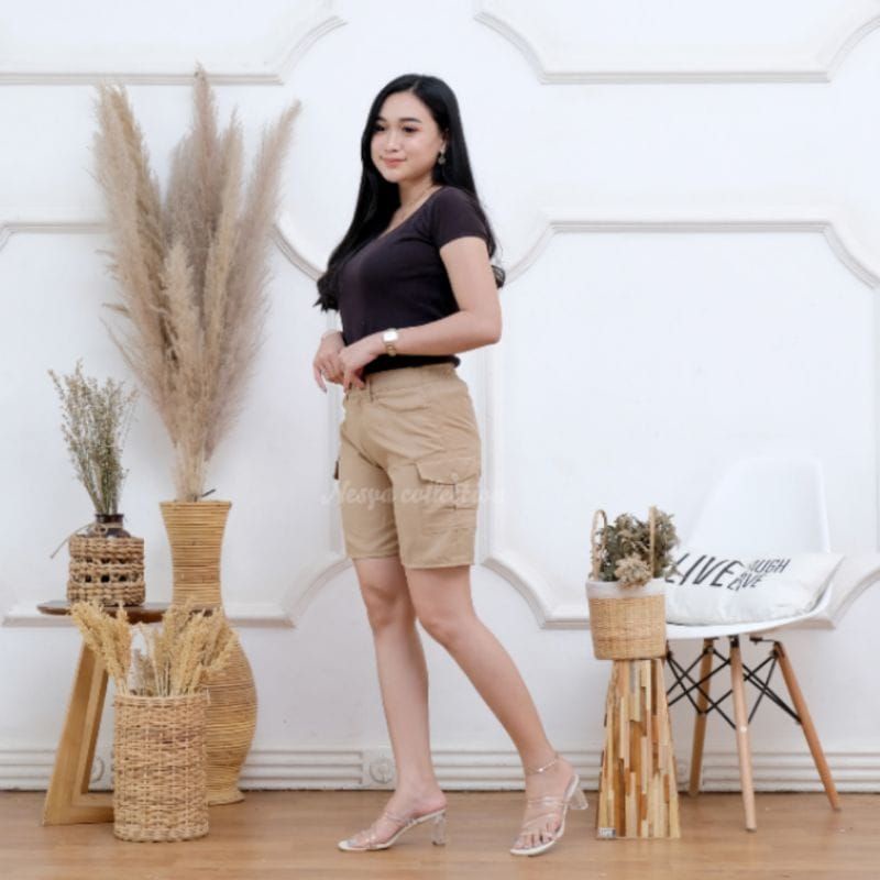 Jual JUMBO Celana cargo pendek wanita style korean / Celana pendek ...
