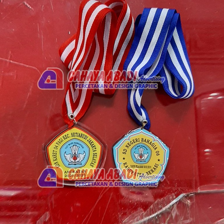 Jual Medali Akrilik Kelulusan Medali Wisuda SD SMP SMA | Shopee Indonesia