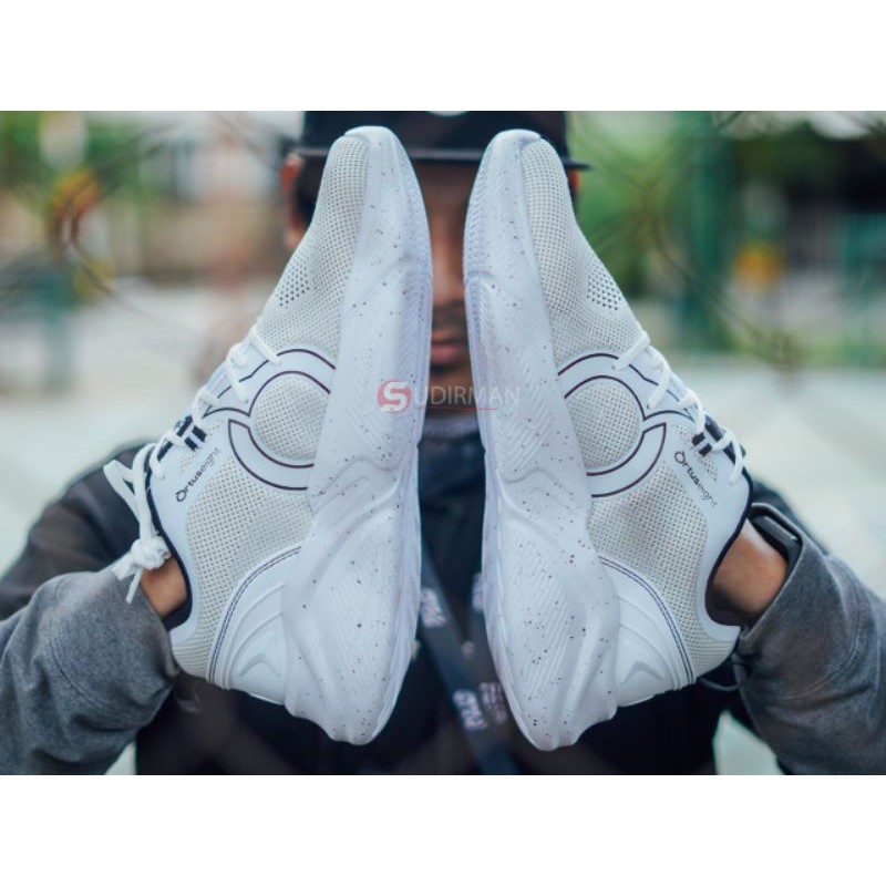 Jual SEPATU RUNNING ORTUSEIGHT MAMBA WHITE | Shopee Indonesia