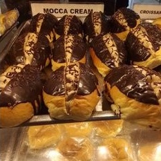 Jual Roti SUISSE hayam wuruk/mocca cream(minimal PESAN 10 Roti campur ...