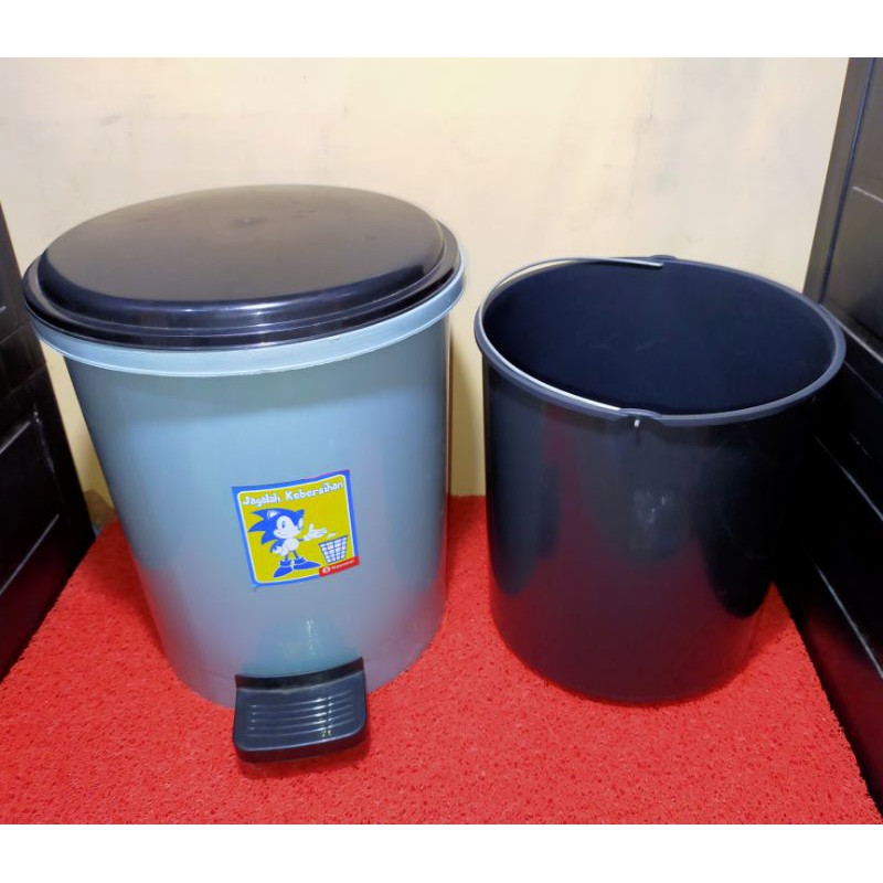 Jual Tempat sampah injak bulat 10 Liter silver MARS/ Tong sampah / Tempat sampah tutup | Shopee ...