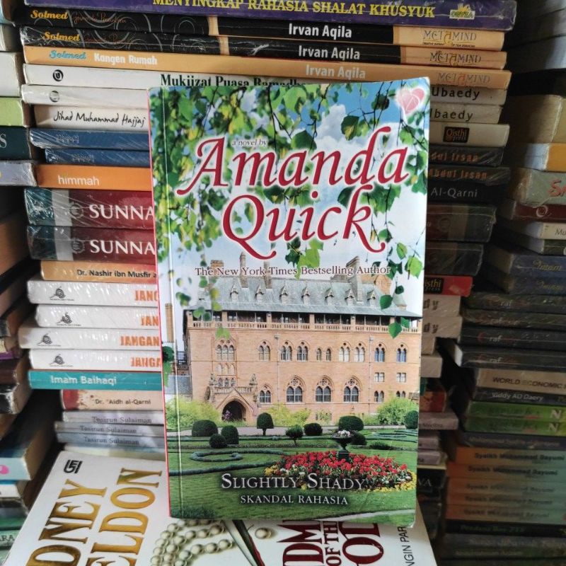Jual Novel Amanda Quick - Slightly Shady - Skandal Rahasia - Original | Shopee Indonesia