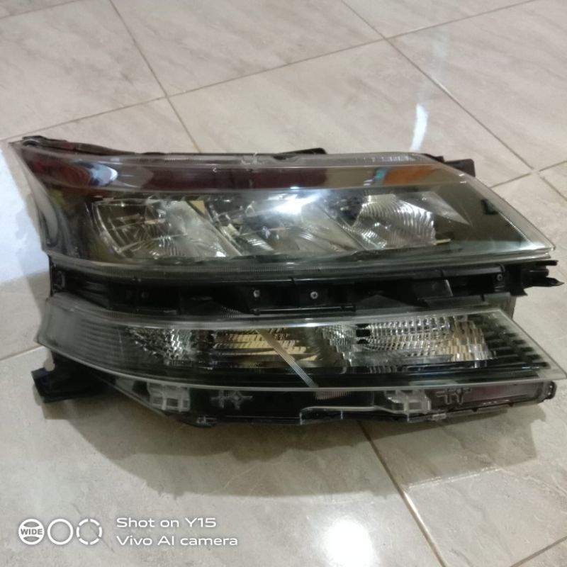 Jual Headlamp Lampu Depan Avanza Xenia 2019 2020 2021 Kanan Original | Shopee Indonesia