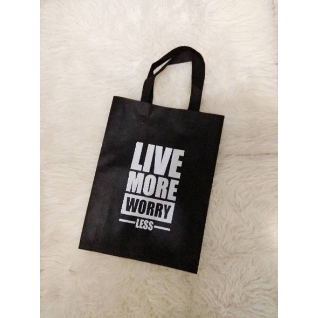 Jual Goody Bag /Tas Kain /Tas Belanja / Goodie bag spunbond | Shopee ...