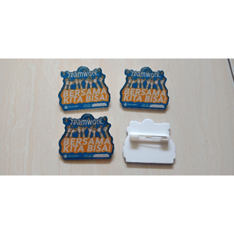 Jual Pin akrilik resin penitik custom | Shopee Indonesia