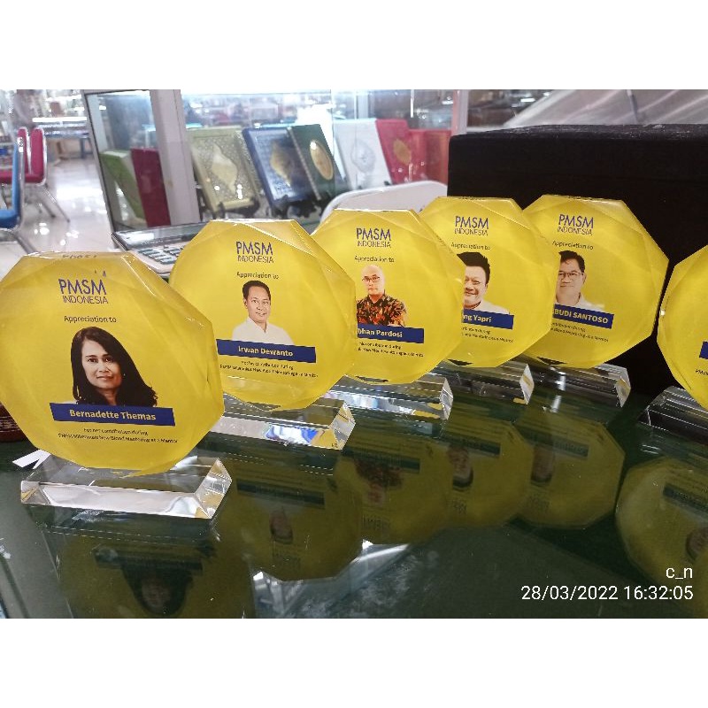 Jual Plakat Diamond, Plakat Akrilik, Souvenir Akrilik (Tebal 2 Cm ...
