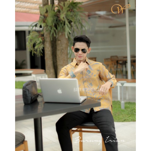 Jual KEMEJA BATIK KANTOR MOTIF BURUNG IRIAN | Shopee Indonesia