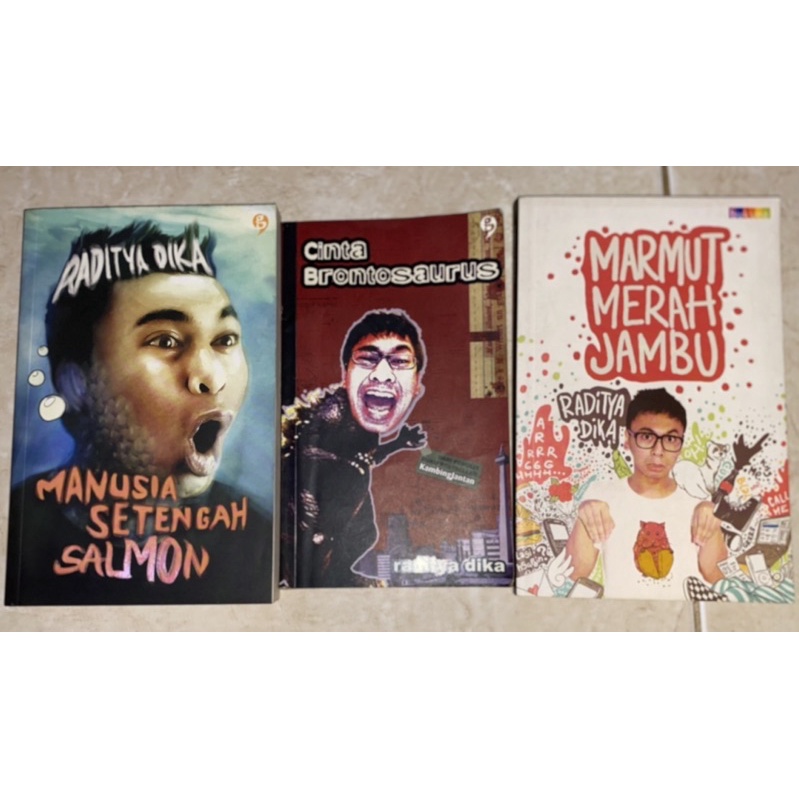 Jual Novel Raditya Dika (Manusia Setengah Salmon, Cinta Brontosaurus ...