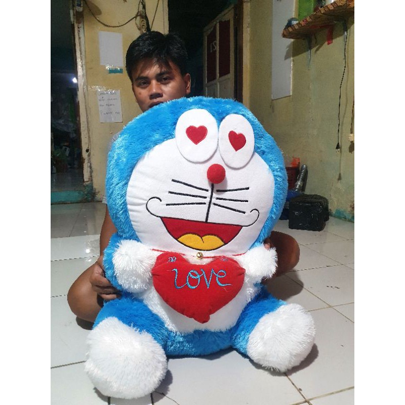Jual boneka doraemon jumbo duduk//doraemon bulu rasfur//doraemon pegang ...