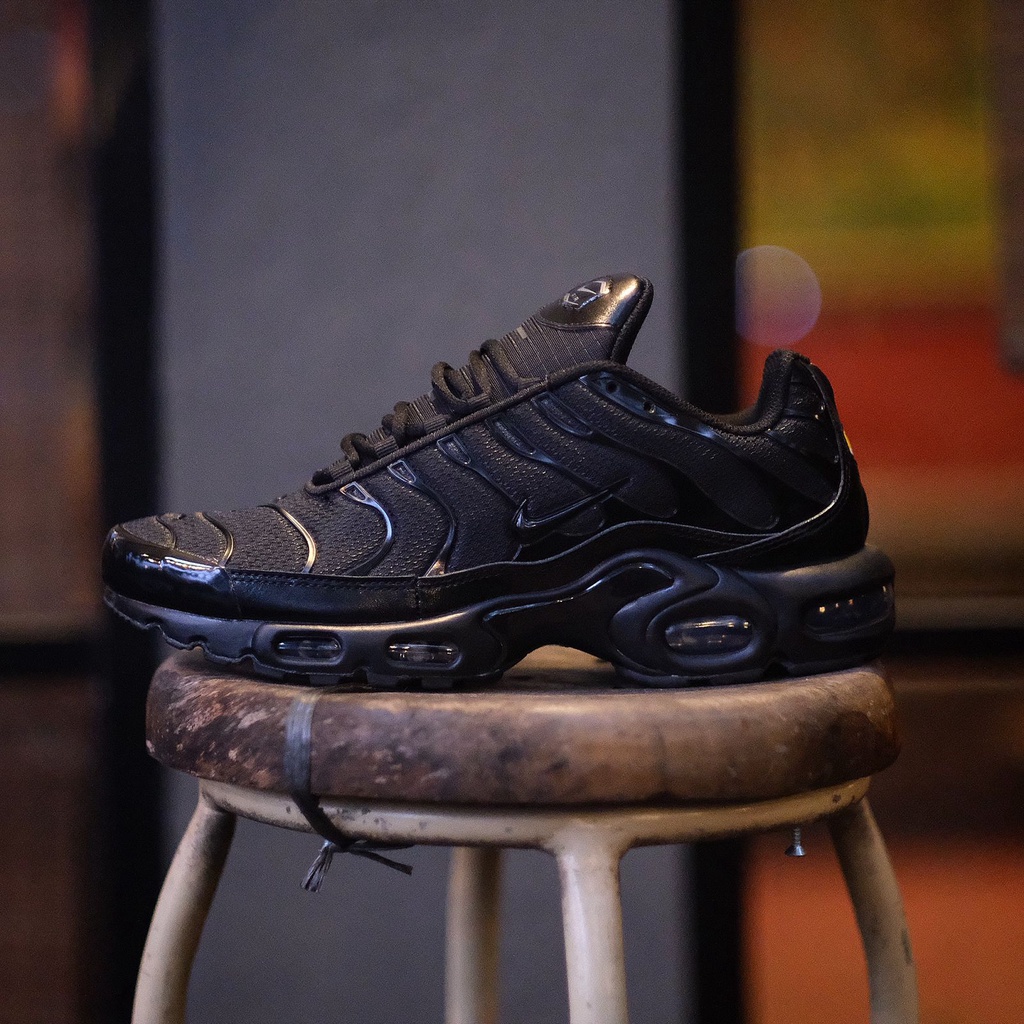 Jual Sepatu Sneakers Casual Original NIKE AIR MAX PLUS TN TRIPLE BLACK ...