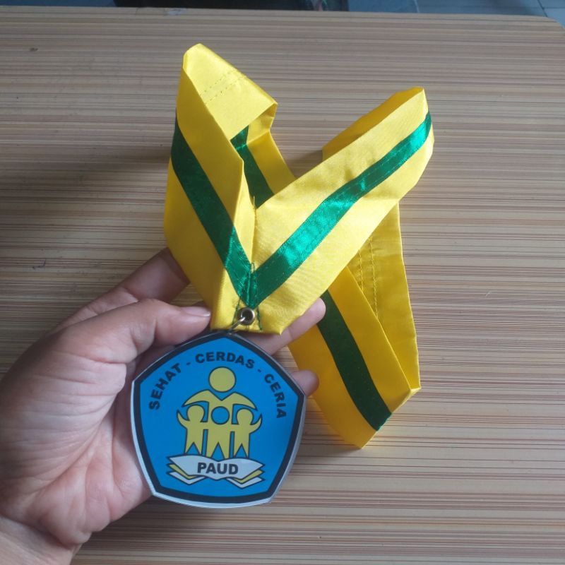 Jual Kalung toga lengkap dengan gordon/medali untuk anak paud | Shopee ...