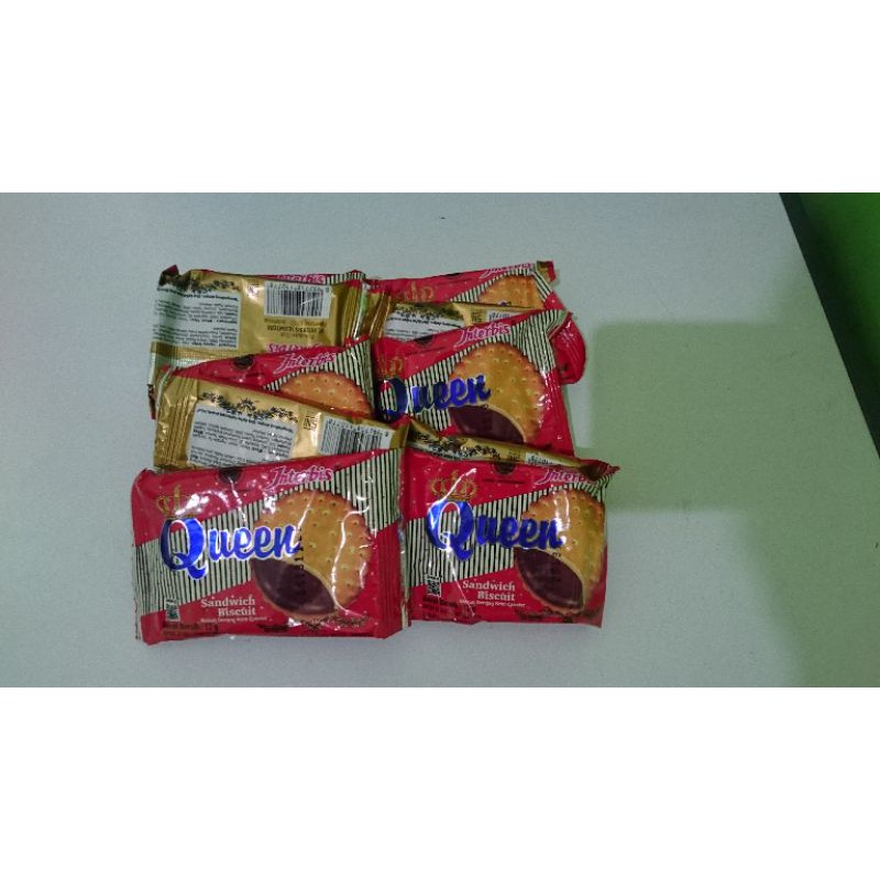 Jual SNACK JADUL BISKUIT QUEEN RENCENG | Shopee Indonesia