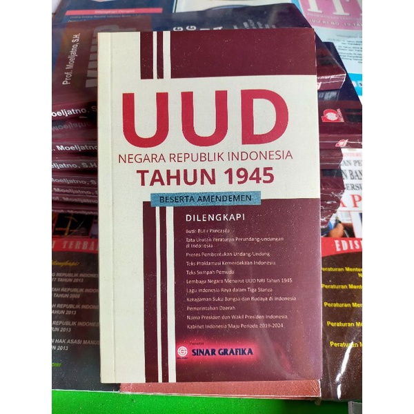 Jual Buku Undang-Undang : UUD Negara Republik Indonesia Tahun 1945 Beserta Amendemen | Shopee ...