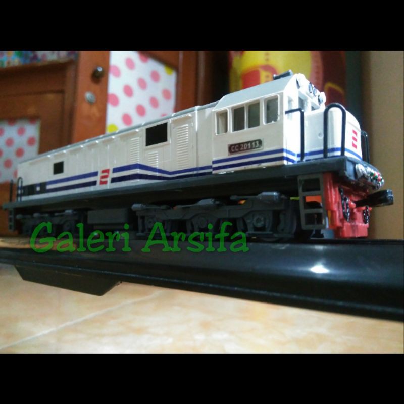Jual Miniatur Lokomotif CC 201 13 (Putih Garis Biru) Agung Craft 1:87 ...
