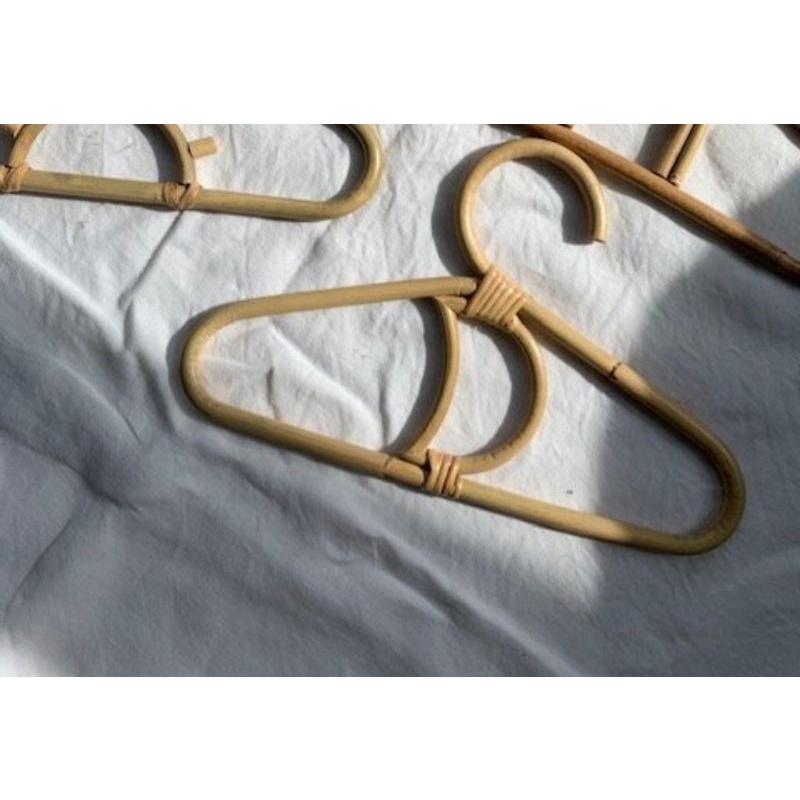 Jual hanger rotan anak motif bulan/gantungan baju anak rotan/rattan ...