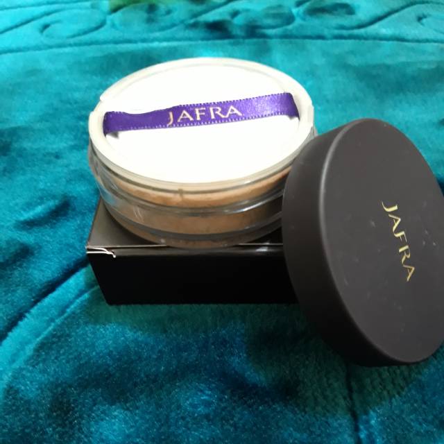Jual Jafra skin perfecting translucent loose powder Medium M2 10,5g ...
