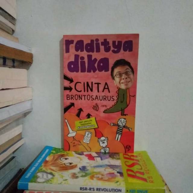 Jual BUKU ORIGINAL CINTA BRONTOSAURUS | Shopee Indonesia