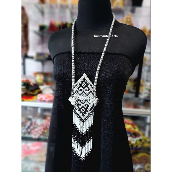 Jual Kalung Manik Tameng Tali kain Tenun Dayak Kalimantan | Shopee ...