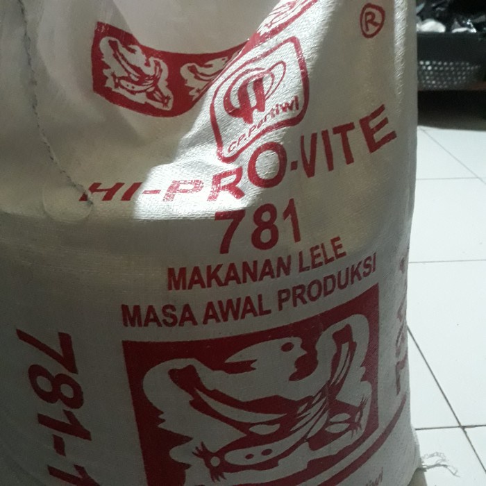 Jual pakan ikan/pelet apung hi provit 781-1 per karung 20kg | Shopee ...