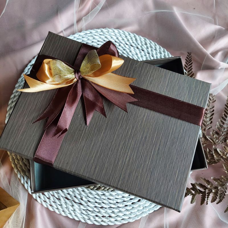 Jual READY Box Kado Premium Selena Size 17x24x7cm free card BC | Shopee ...