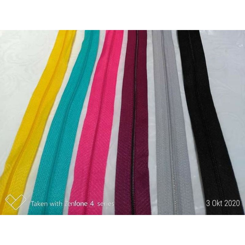 Jual Daun Rit Daun Resleting 2,5cm dan 3cm Meteran | Shopee Indonesia