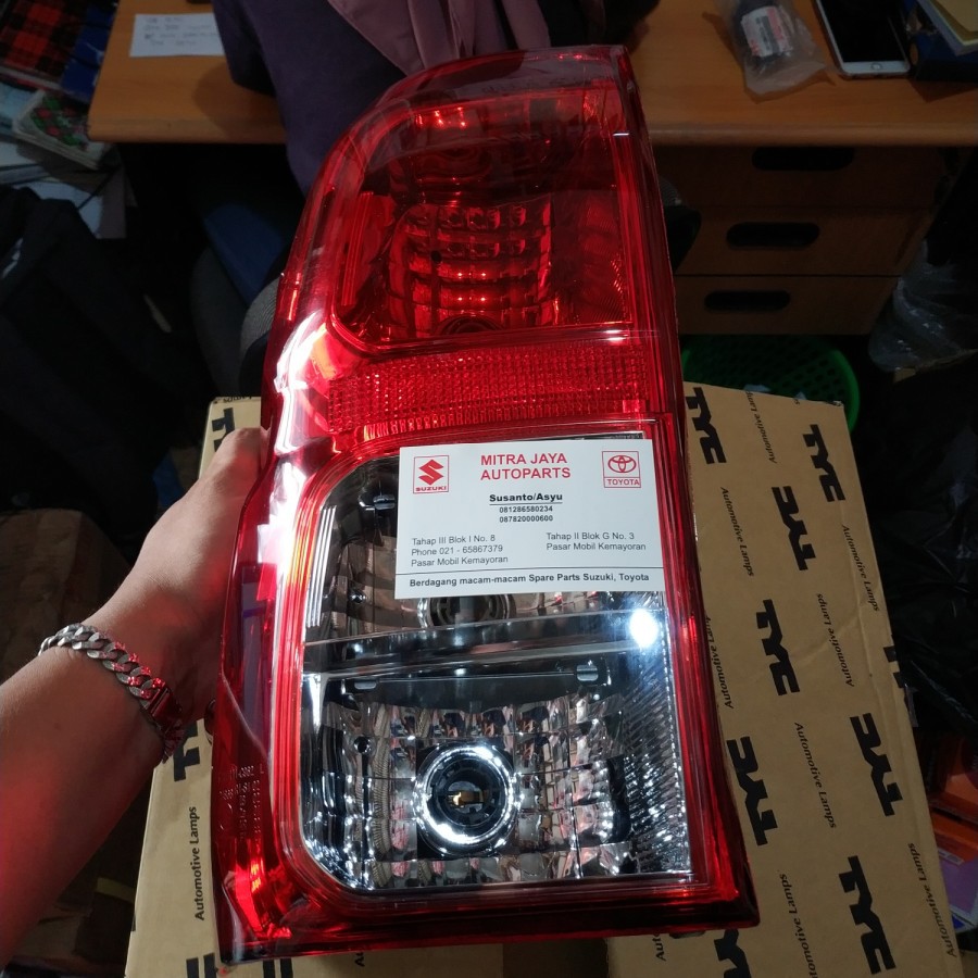 Jual Lampu stop Lampu Rembbelakang Stop lamp Hilux Revo 2015-2019 ...