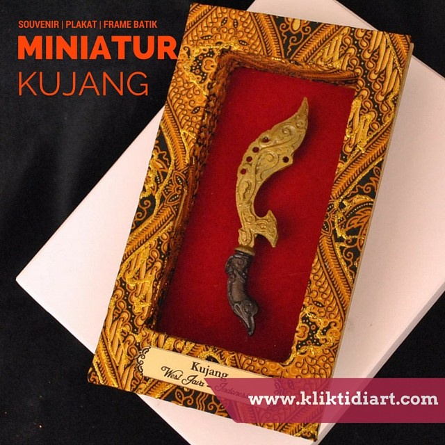 Jual Miniatur Kujang Frame Batik | Suvenir Khas Jawa Barat | Plakat ...