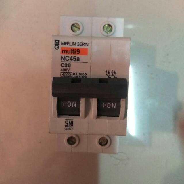 Jual MCB NC45a/NC45N 2 PAS 20A merlin Gerin LMK/SNI | Shopee Indonesia