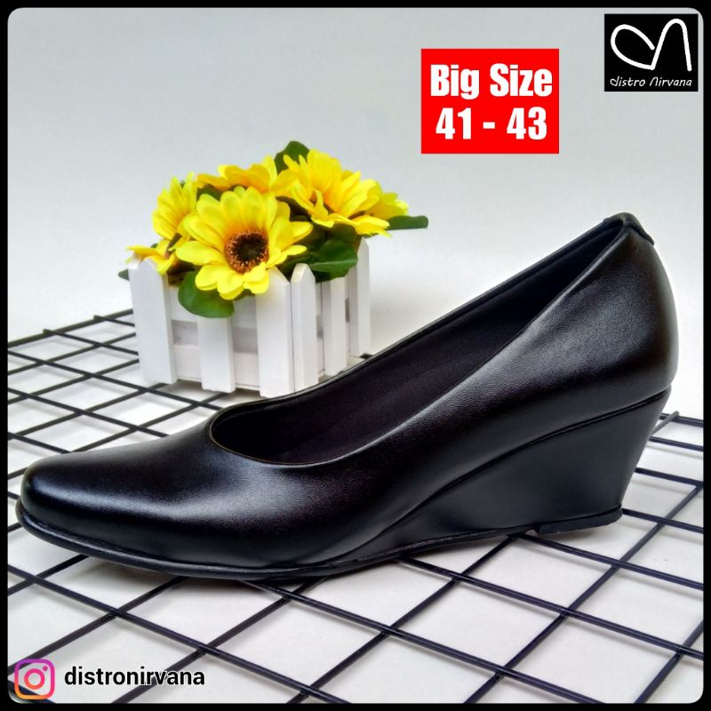 Jual Sepatu Pantofel Wanita Big size model Wedges Hitam polos Guru PNS ...